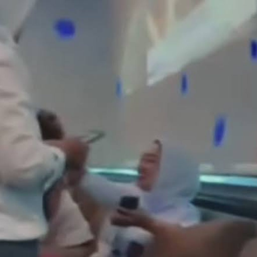 Pemkot Bekasi Panggil Lurah Jatirangga Ahmad Apandi Terkait Video Karaoke Pakai Baju SMA dan ...